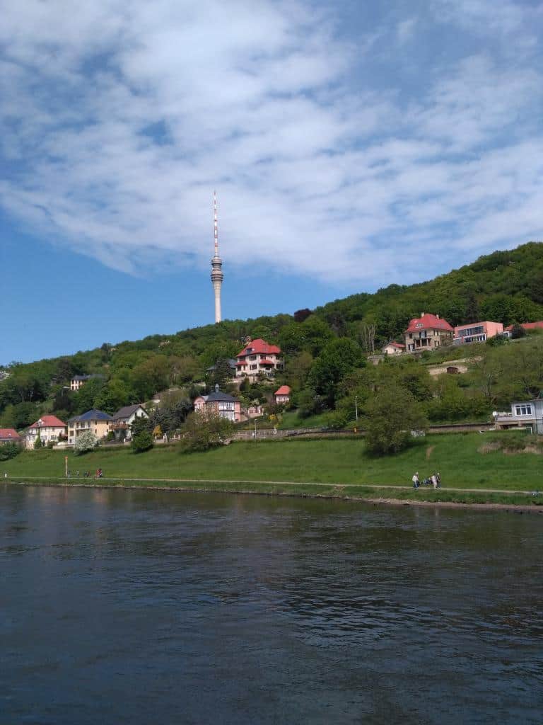 Elbwiesen und Elbufer Dresden - Reisen ans Elbufer Elbwiesen und Elbufer Dresden - Reisen ans Elbufer